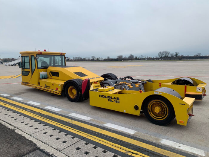 Aircraft pushback tractors | Used Ground Support Equipment - Fricke ...